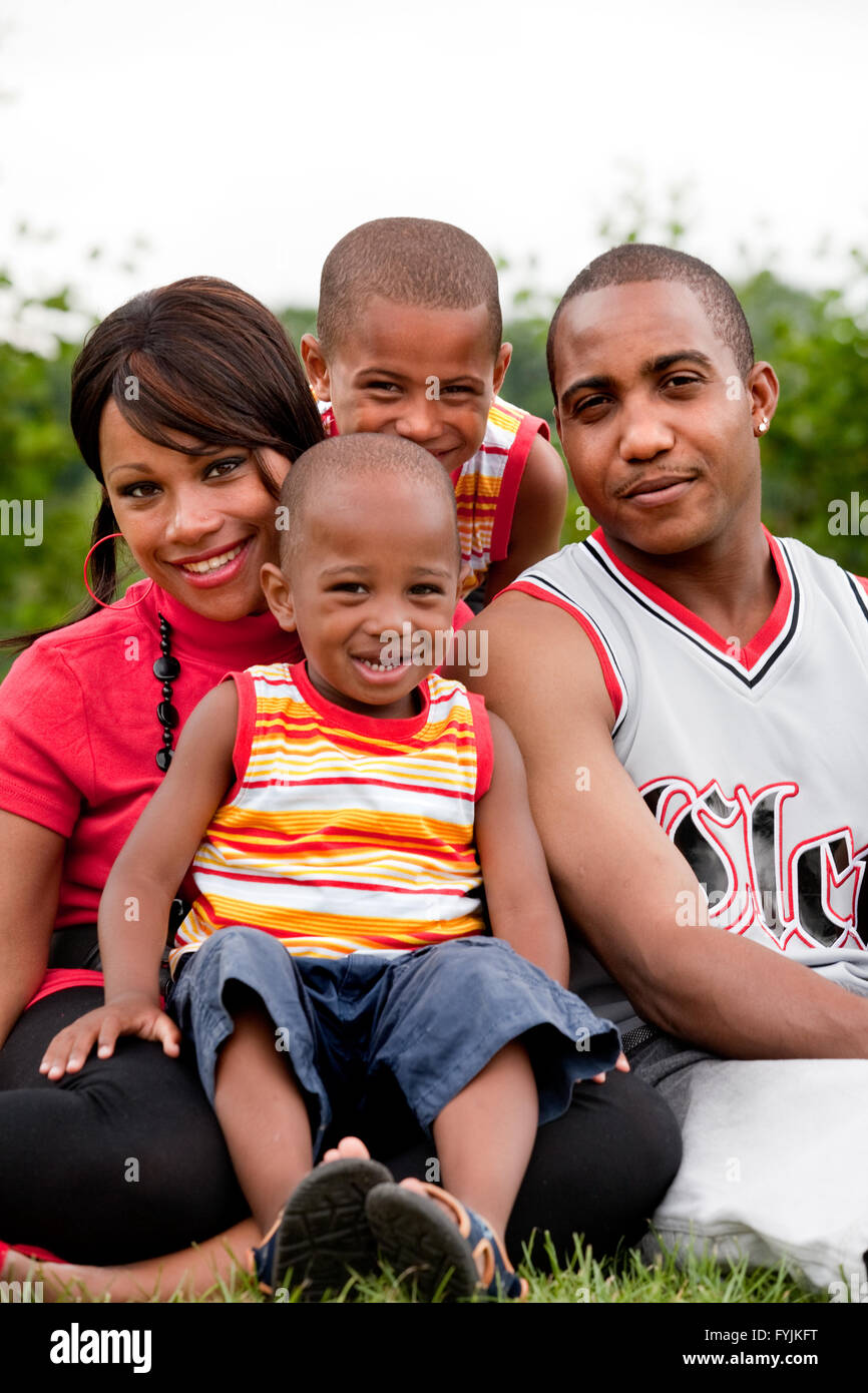 Smiling african family hi-res stock photography and images - Alamy