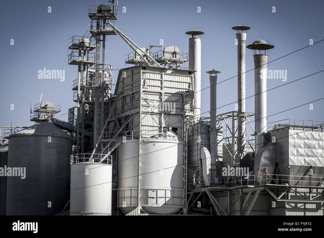 Oil refinery overview plant business hi-res stock photography and ...