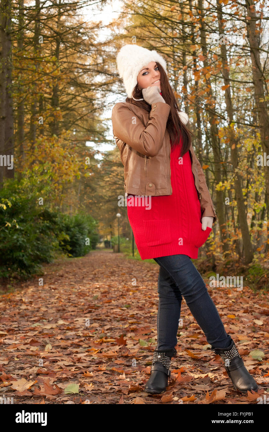 Girl in fashion pose hi-res stock photography and images - Alamy