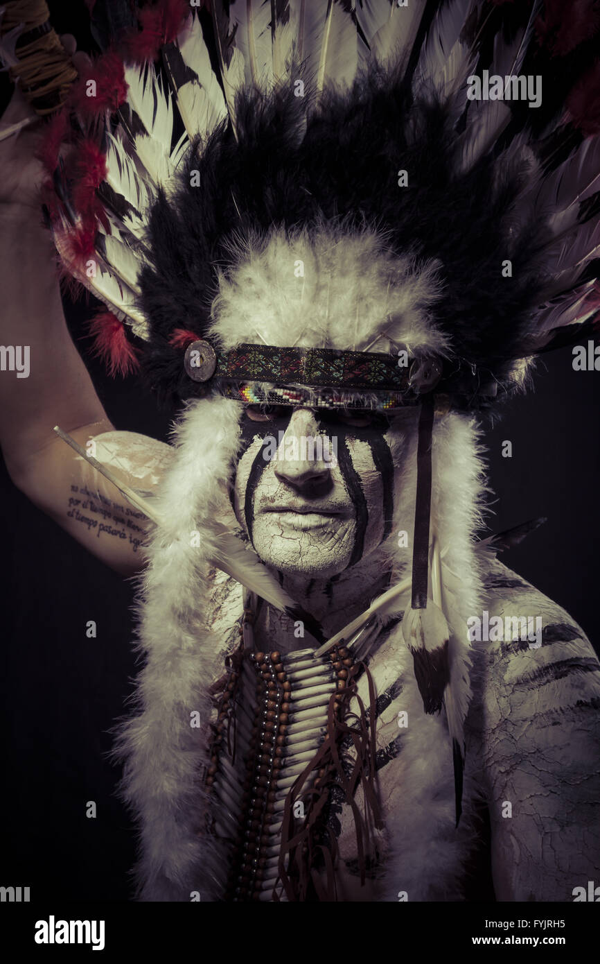 American Indian chief with big feather headdress Stock Photo - Alamy