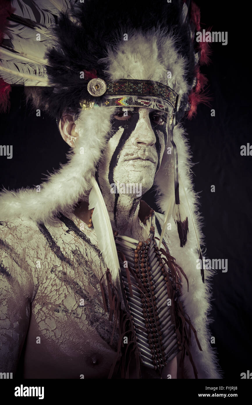 American indian chief big feather hi-res stock photography and images ...