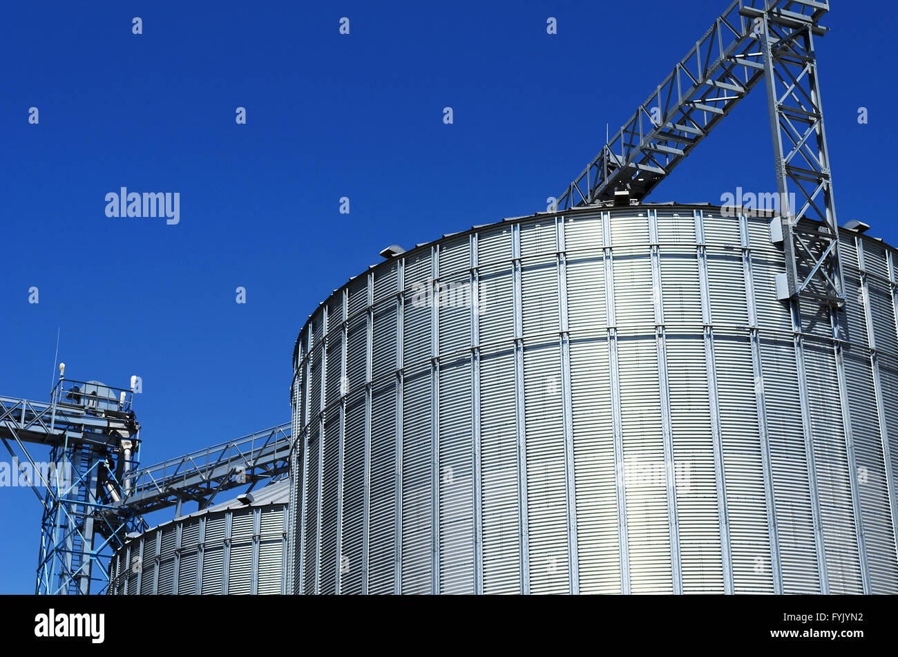 Circular silos hi-res stock photography and images - Alamy