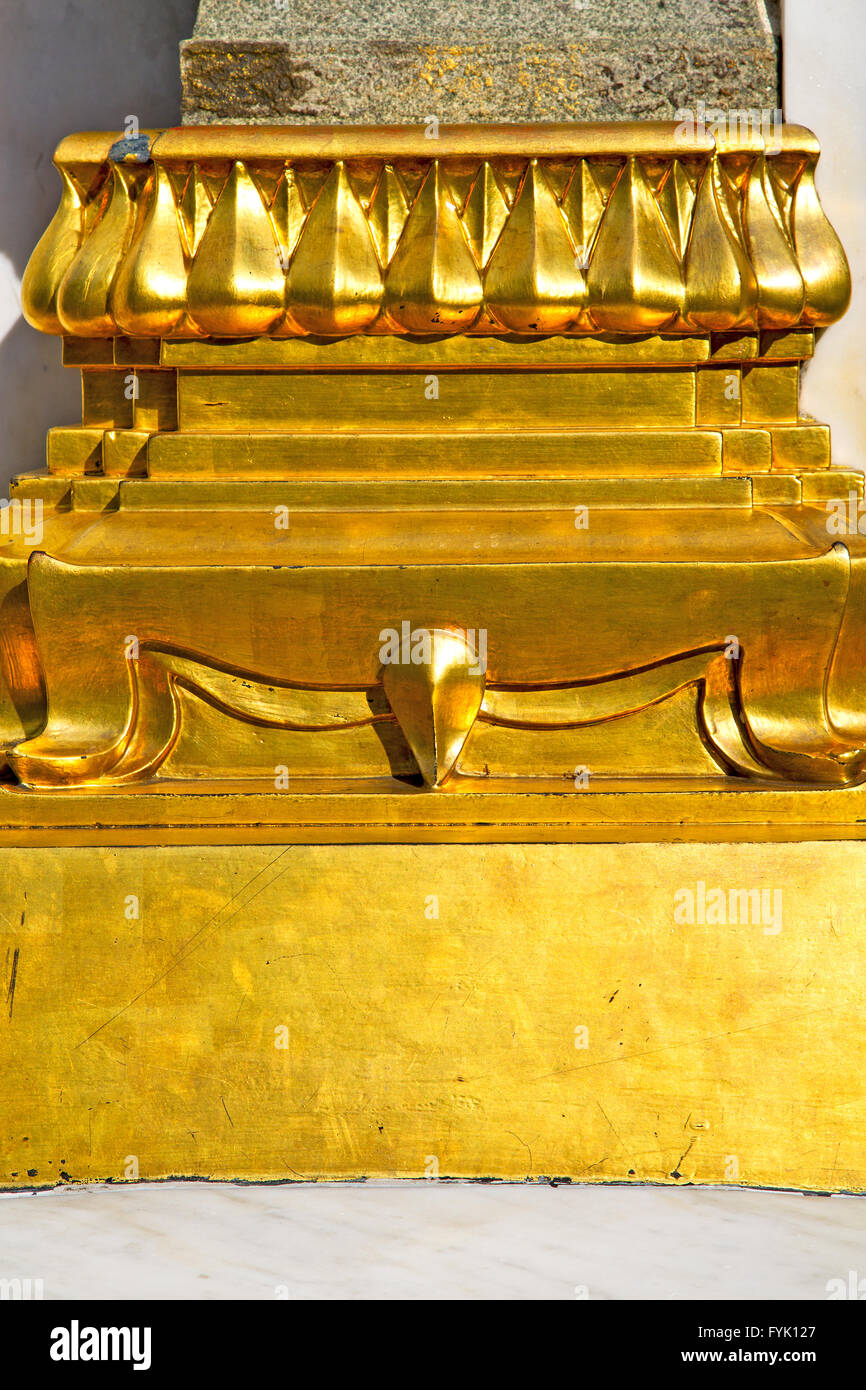 pavement gold temple in column incision of the temple Stock Photo - Alamy
