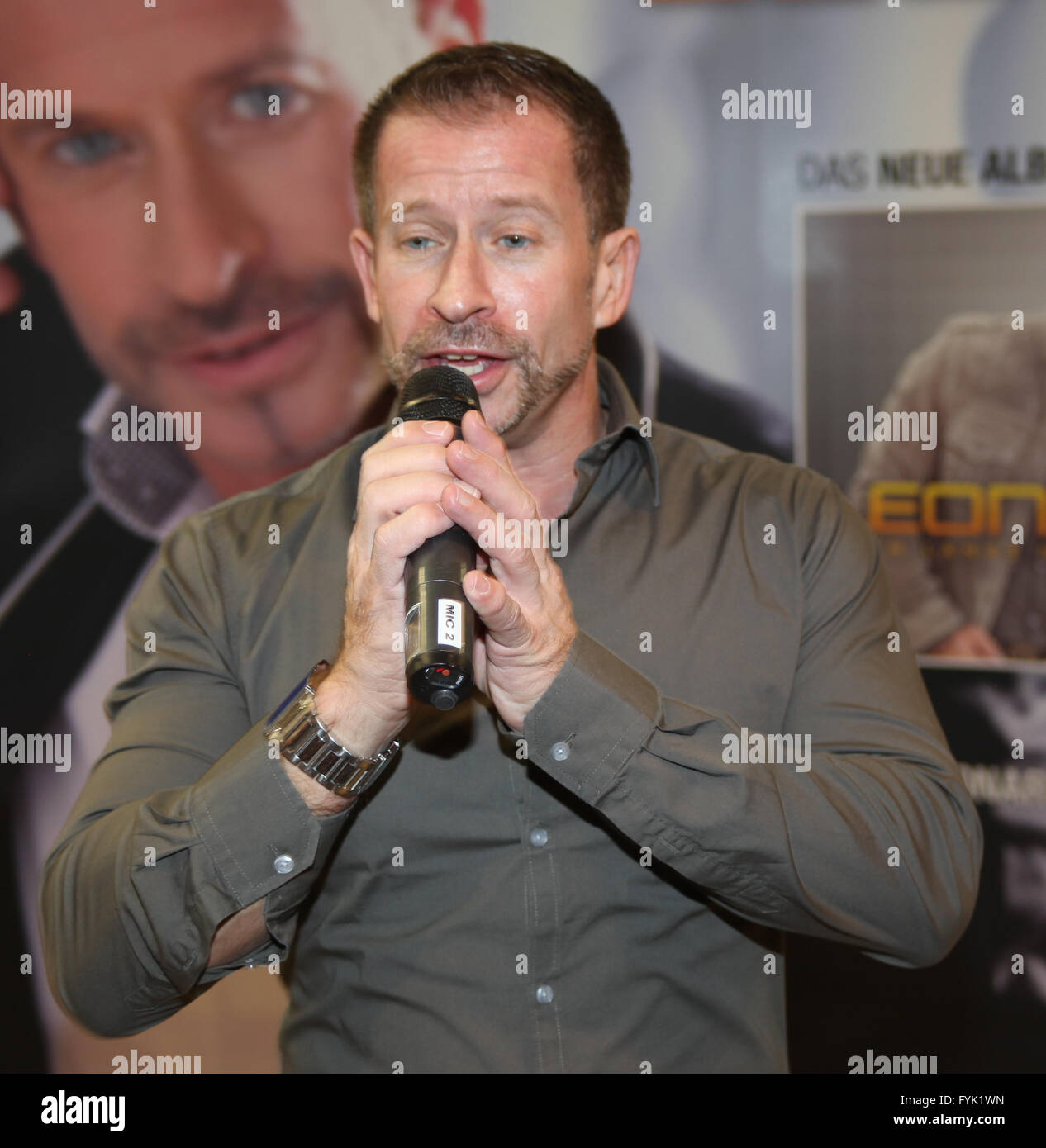 Schweizer schlagersanger hi-res stock photography and images - Alamy