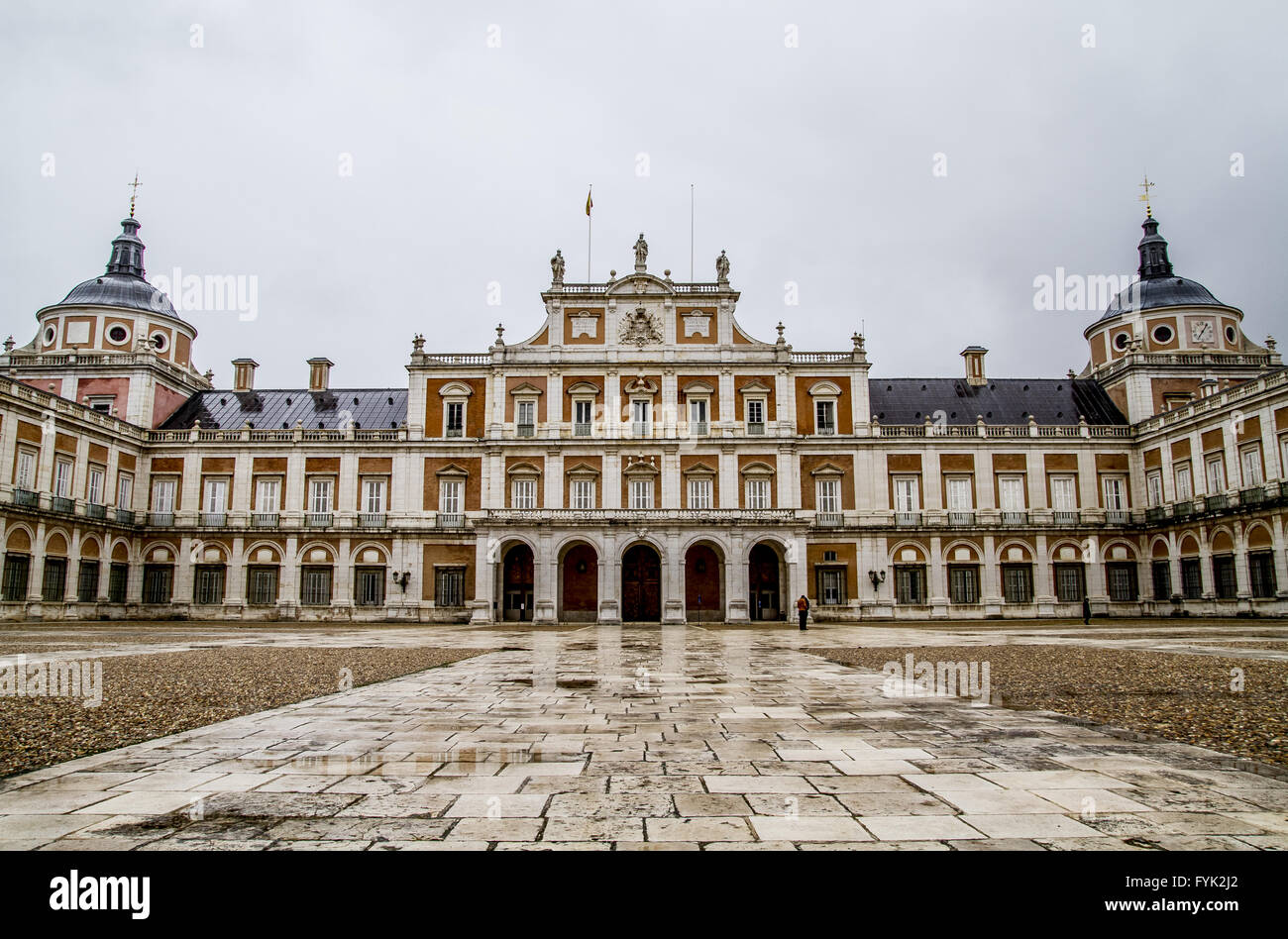 Main gate madrid royal palace hi-res stock photography and images - Alamy