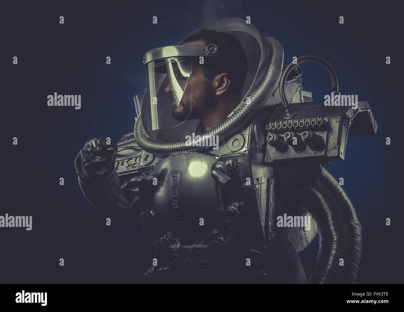 Metal robot in space hi-res stock photography and images - Alamy