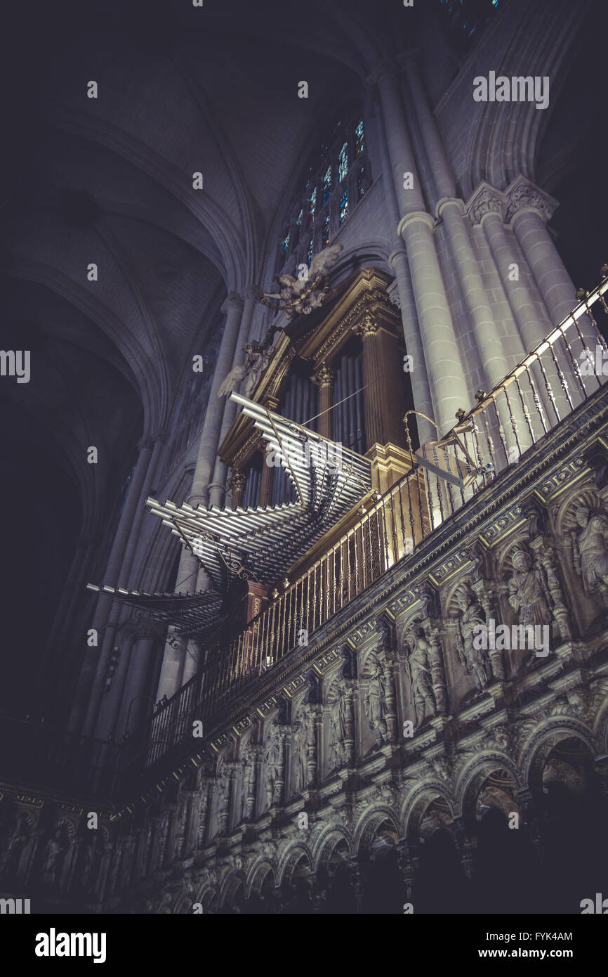 Spain toledo cathedral stained glass hi-res stock photography and ...