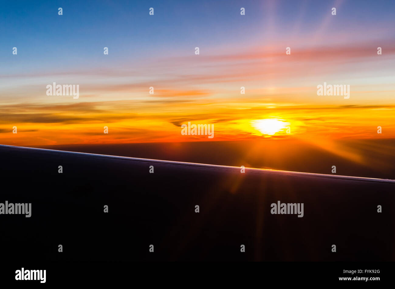 Airplane from outside hi-res stock photography and images - Alamy