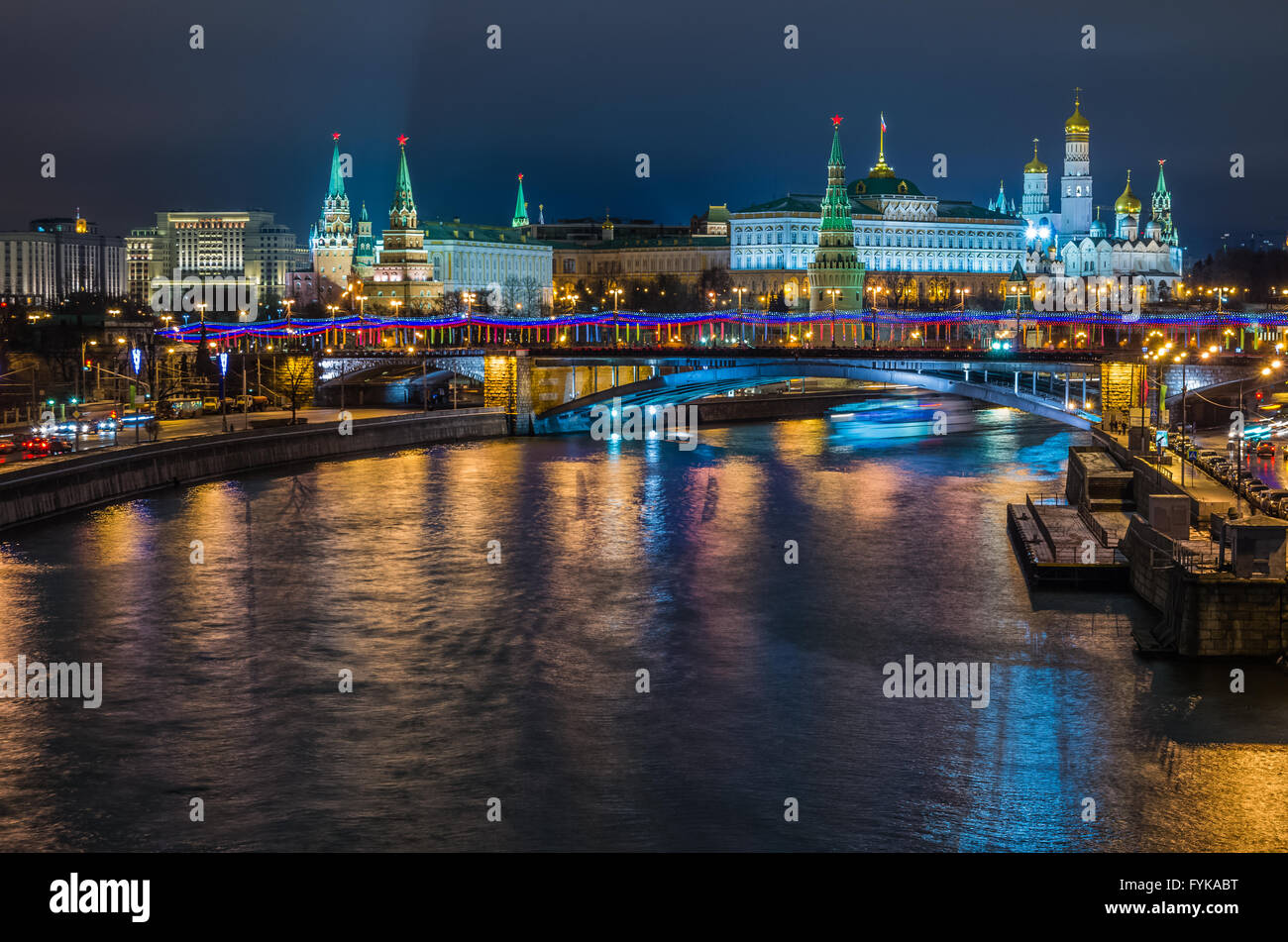 Night view on Kremlin castle in Moscow Stock Photo - Alamy