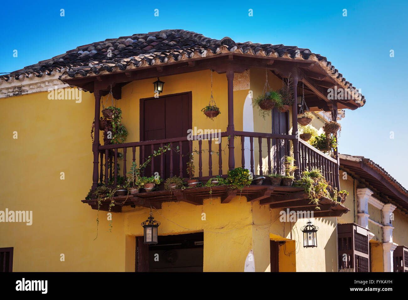 old yellow house Stock Photo - Alamy
