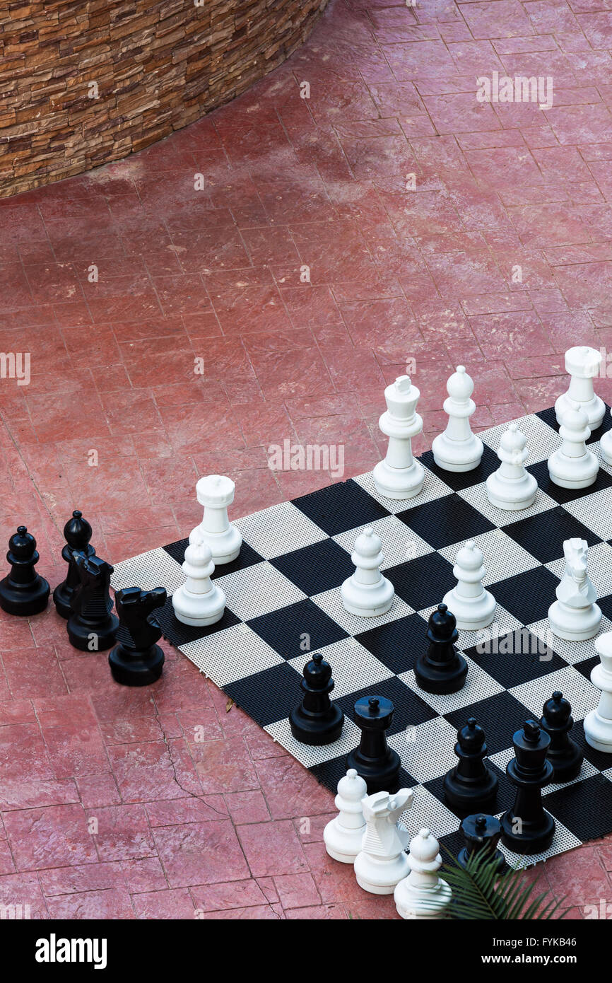 Chess great outdoors Stock Photo - Alamy