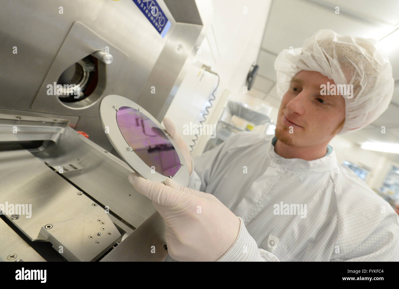 Plasma etcher hi-res stock photography and images - Alamy