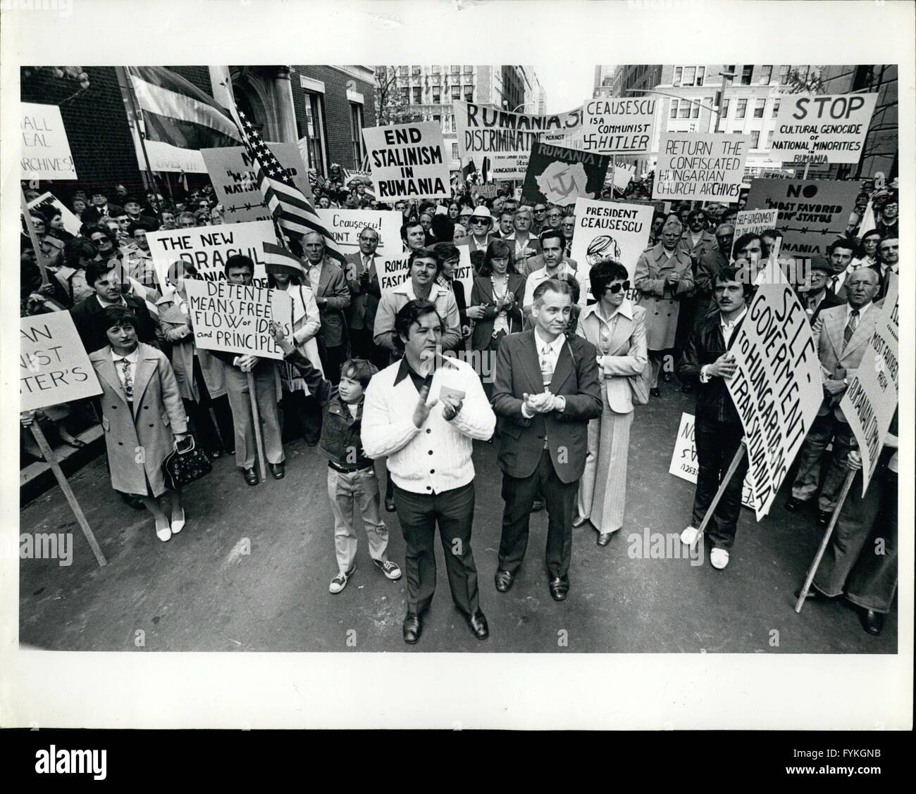 Usa romania conflict hi-res stock photography and images - Alamy