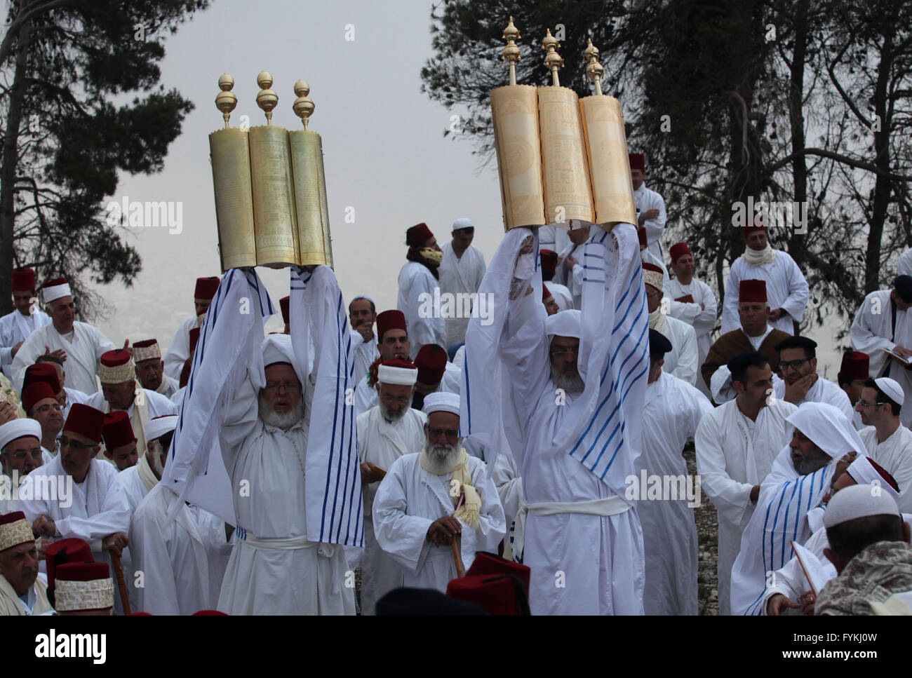 Nablus. 27th Apr, 2016. Priests of the ancient Samaritan community hold ...