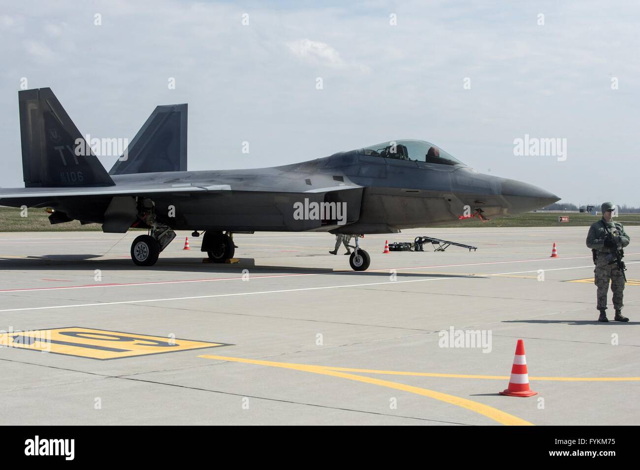 Raptor fighter hi-res stock photography and images - Alamy