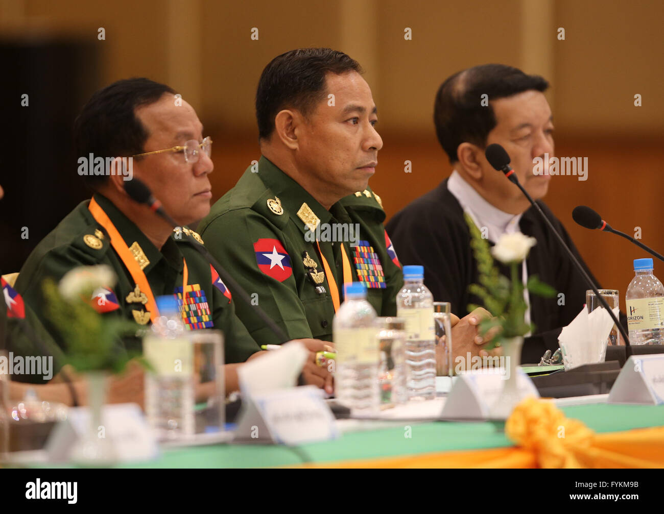 (160427) -- NAY PYI TAW, April 27, 2016 (Xinhua) -- Lieutenant General ...