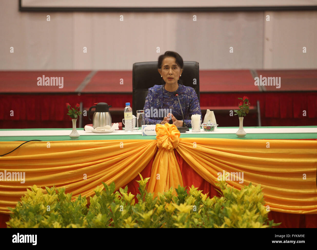 (160427) -- NAY PYI TAW, April 27, 2016 (Xinhua) -- Myanmar State ...
