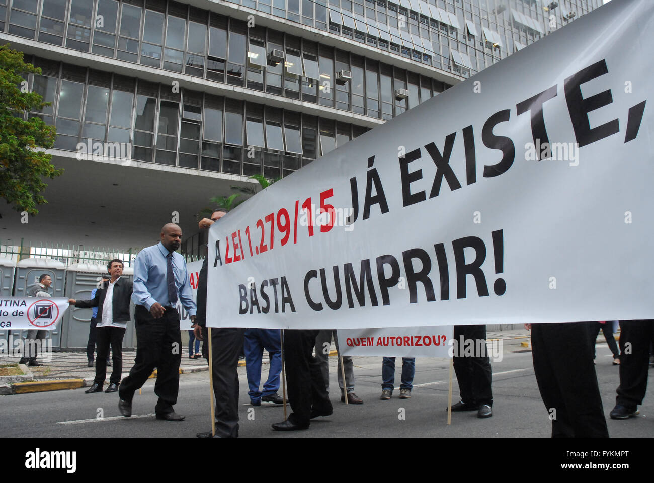 Sao Paulo, Brazil. 27th April, 2016. UBER OF VOTING IN HALL OF SP ...