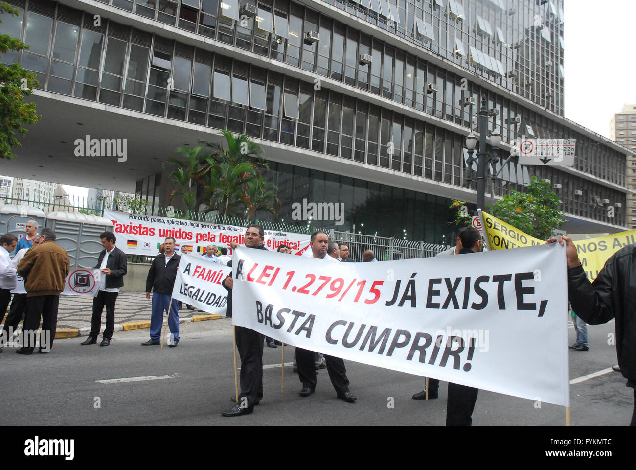 Sao Paulo, Brazil. 27th April, 2016. UBER OF VOTING IN HALL OF SP ...