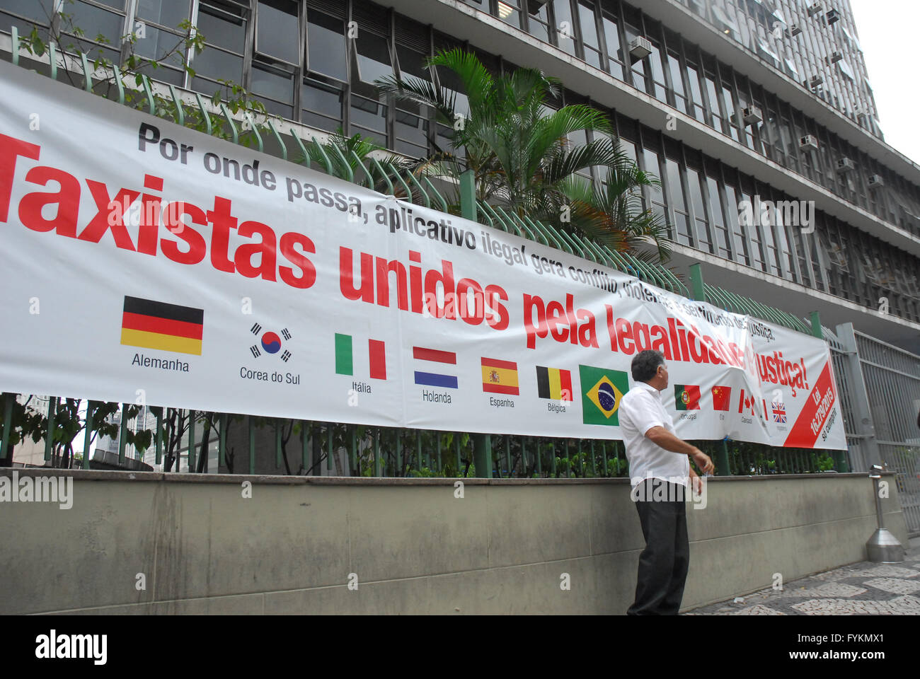 Sao Paulo, Brazil. 27th April, 2016. UBER OF VOTING IN HALL OF SP ...