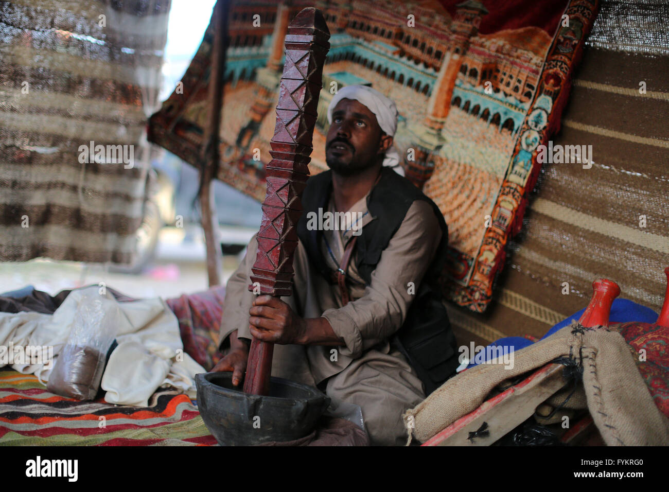 Palestinian man wearing a Palestinian Bedouin dress in Gaza Which ...