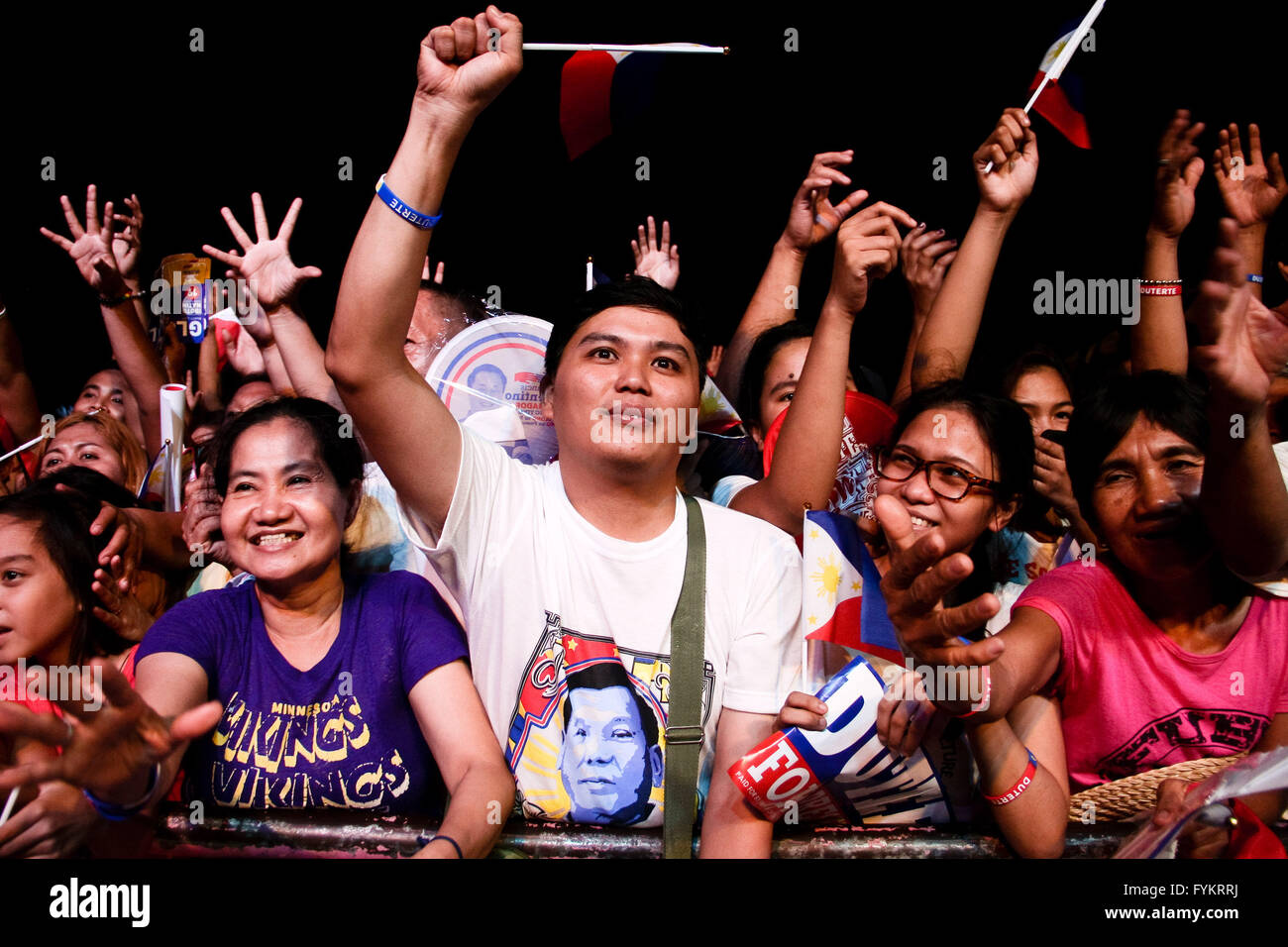 Rodrigo duterte supporters hi-res stock photography and images - Alamy