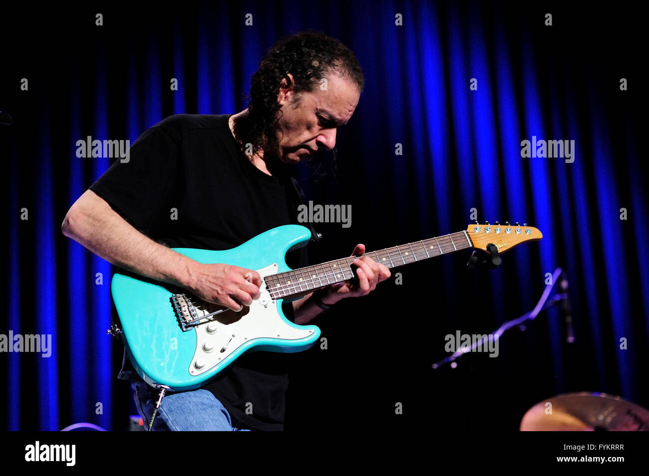 Bass travis carlton son lary carlton drums krzysztof zawadzki hi-res ...