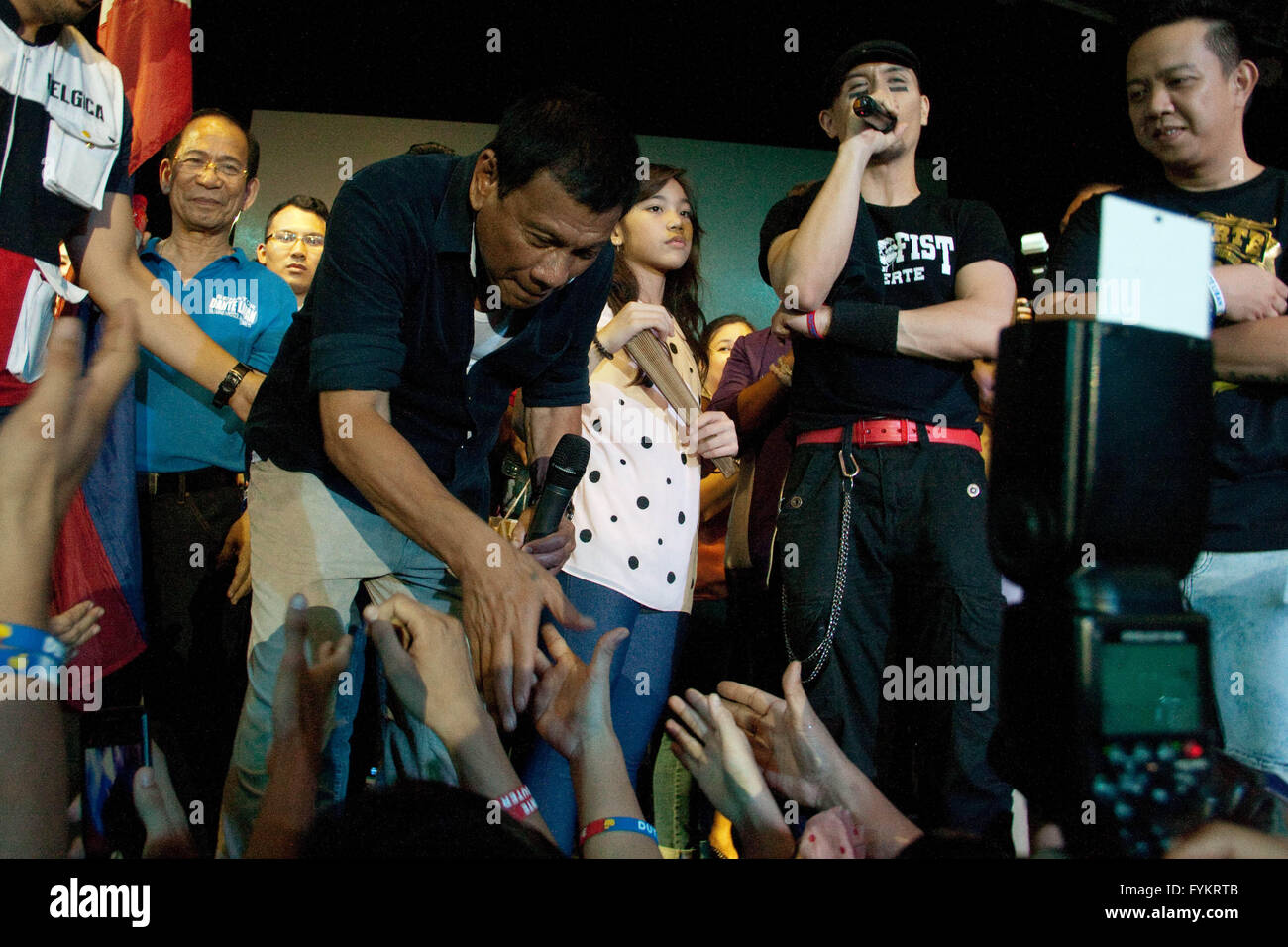 Philippines. 27th Apr, 2016. Presidentiable Rodrigo Duterte shake hands ...