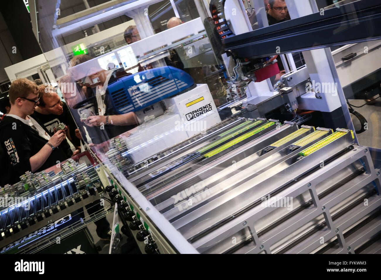 Smart factory robots hi-res stock photography and images - Alamy