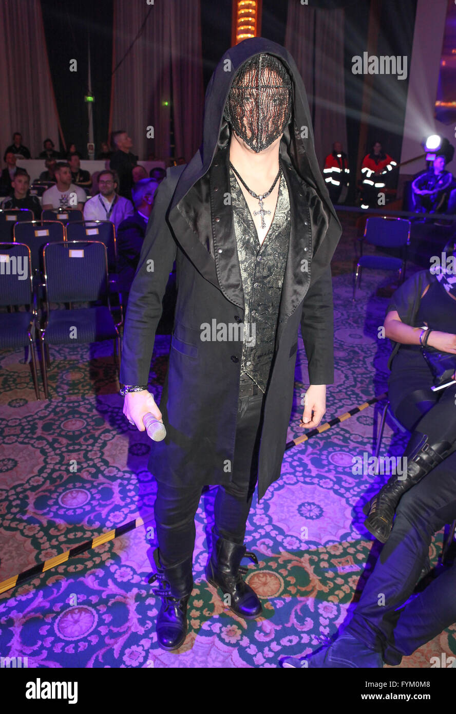 Crossover singer hi-res stock photography and images - Alamy