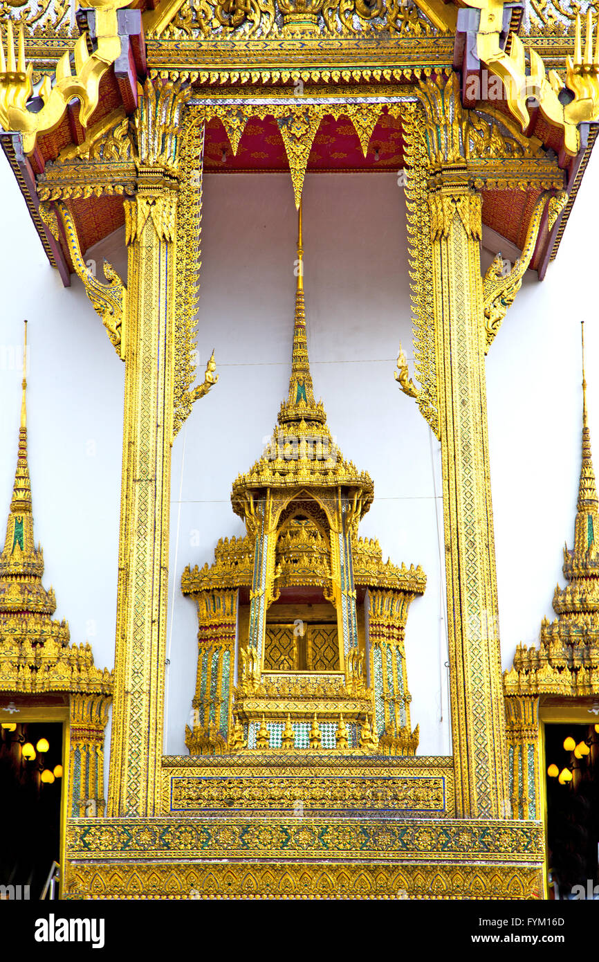 pavement gold temple in incision of the temple Stock Photo - Alamy