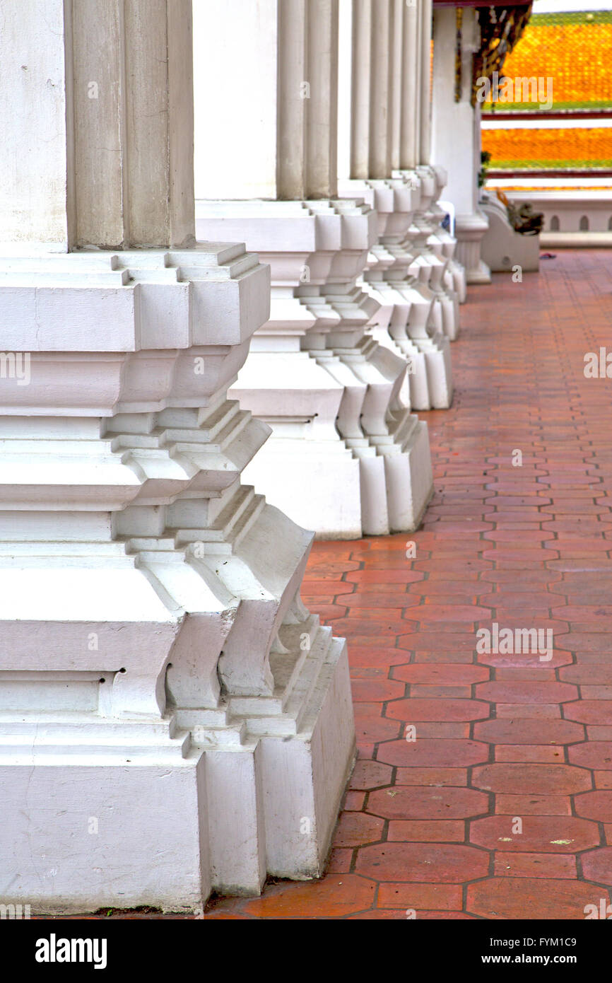 column temple in bangkok thailand incision of the temple Stock Photo ...