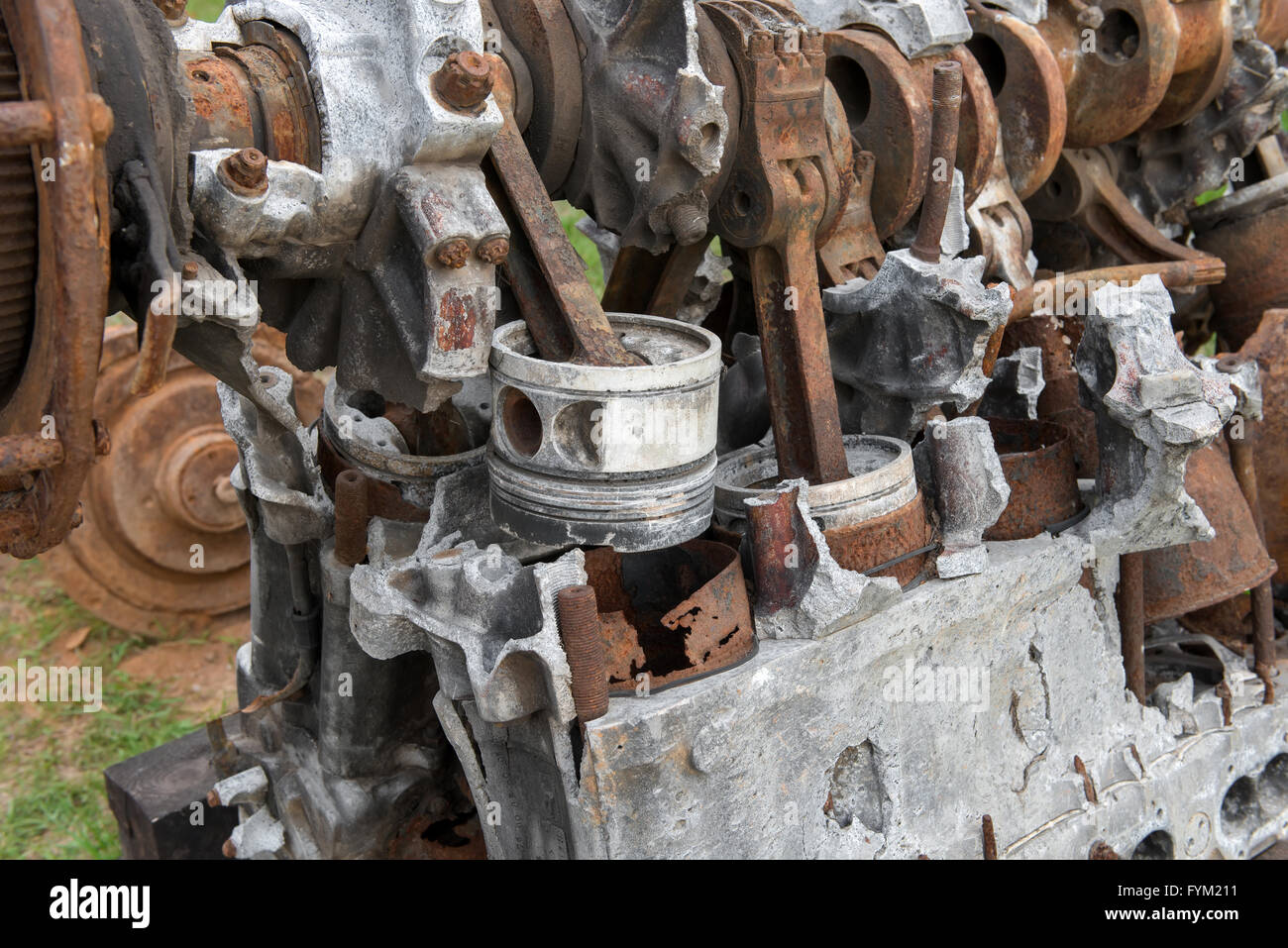 Frustrated and not suitable for the restoration of the old Soviet tank ...