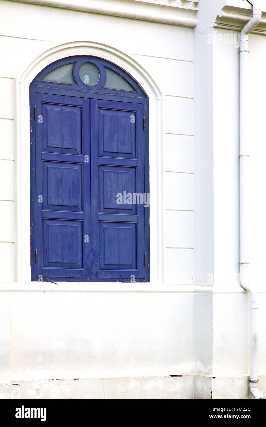 window gold water pipe Stock Photo - Alamy