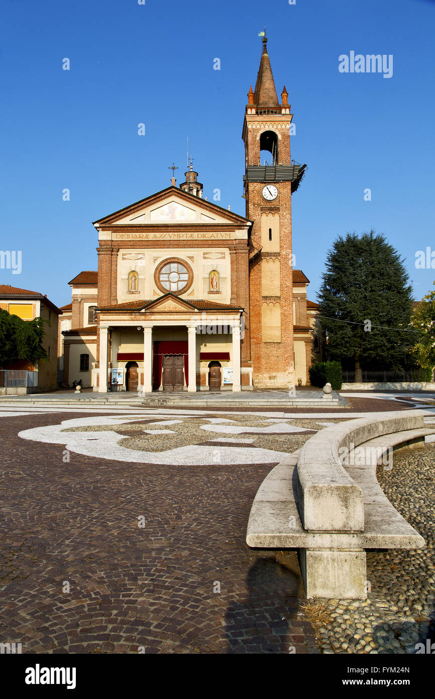 in the parabiago old church closed brick tower Stock Photo - Alamy