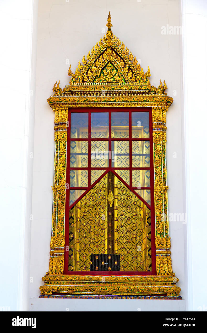 window in gold temple the temple Stock Photo - Alamy