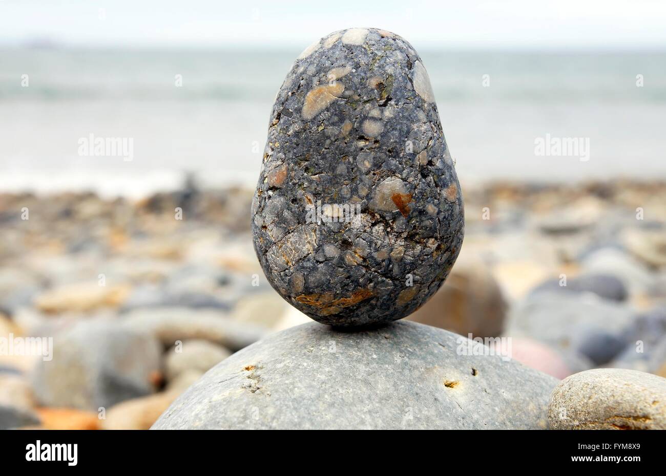 Pebble beach symbol hi-res stock photography and images - Alamy