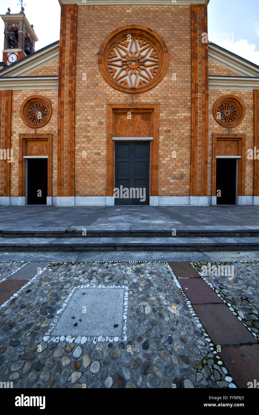 church in the vergiate old sidewalk italy lombardy Stock Photo - Alamy