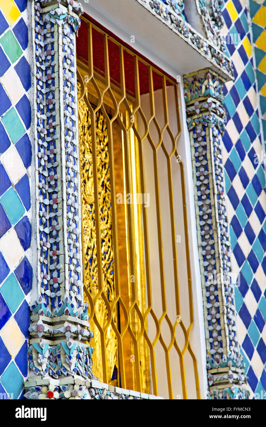 in gold temple incision of the temple Stock Photo - Alamy