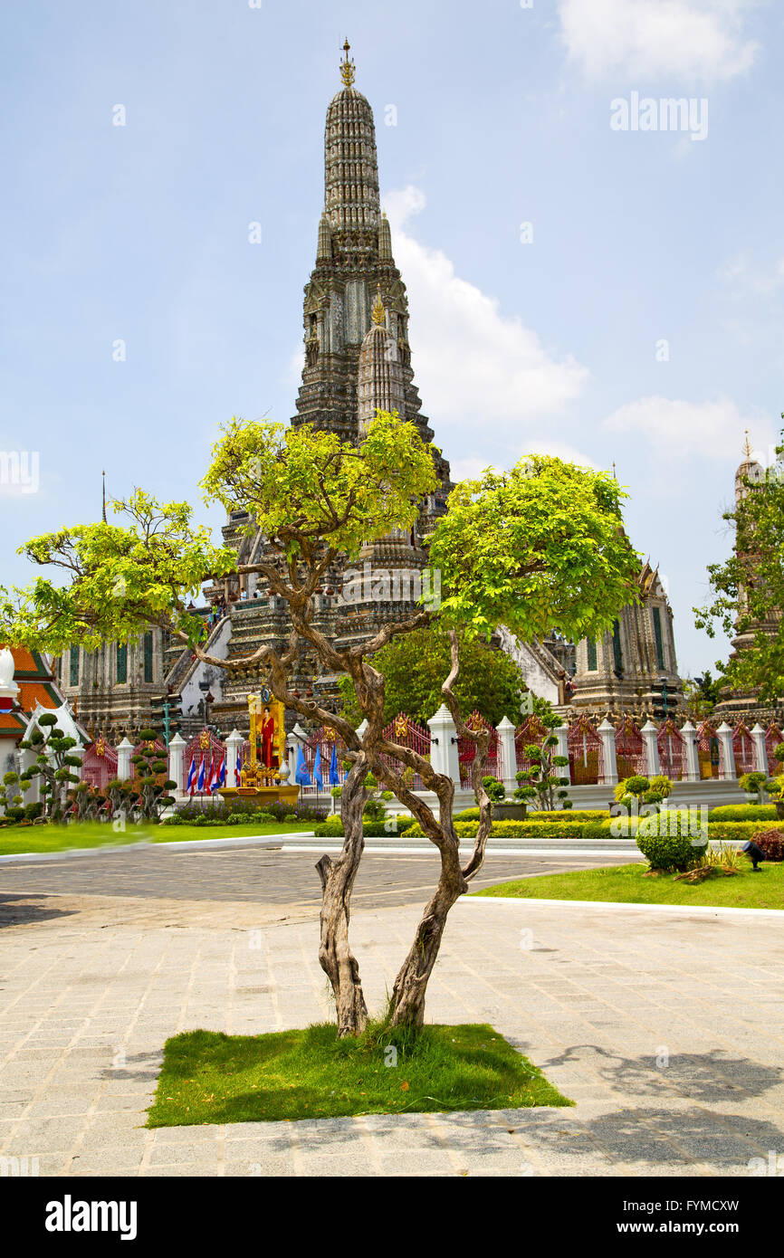 pavement gold temple in tree the temple Stock Photo - Alamy
