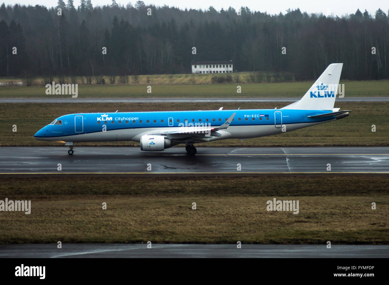 KLM Cityhopper, Embraer ERJ-190 Sandefjord Lufthavn Torp, TRF/ENTO ...