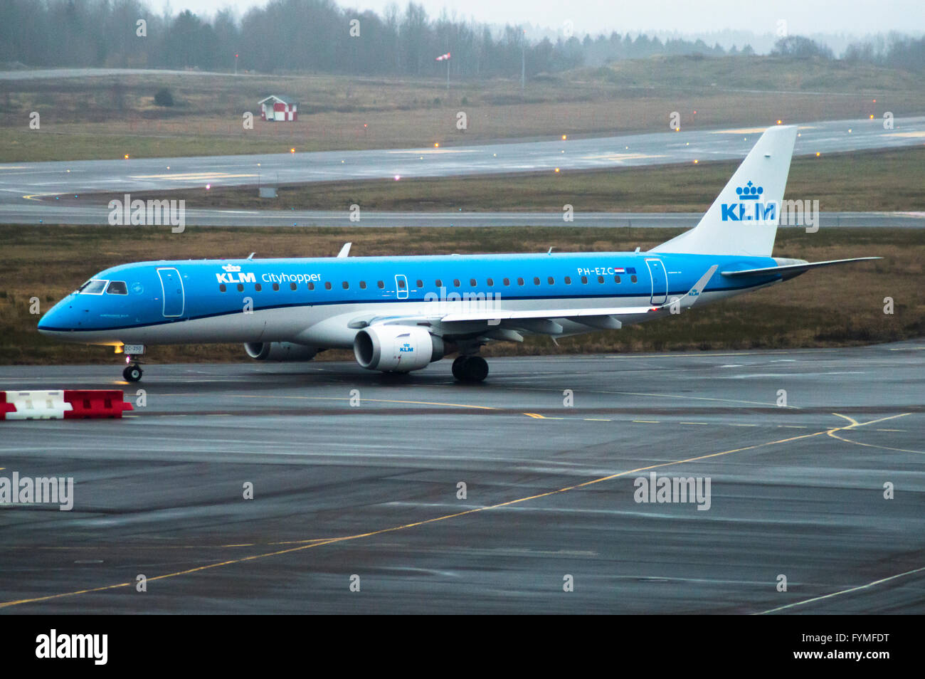 KLM Cityhopper, Embraer ERJ-190 Sandefjord Lufthavn Torp, TRF/ENTO ...