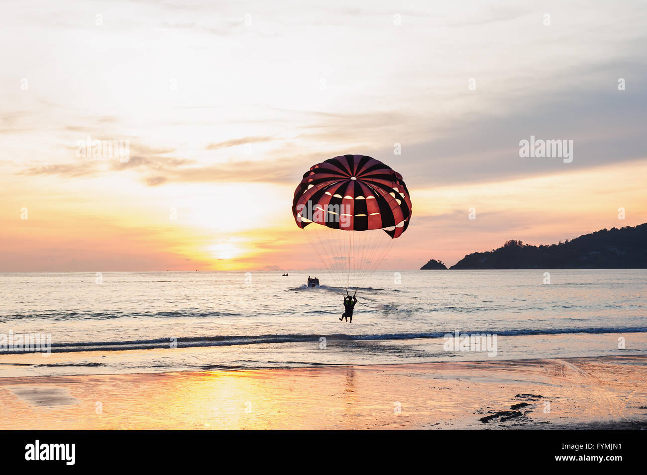 Parachute on beach hi-res stock photography and images - Alamy