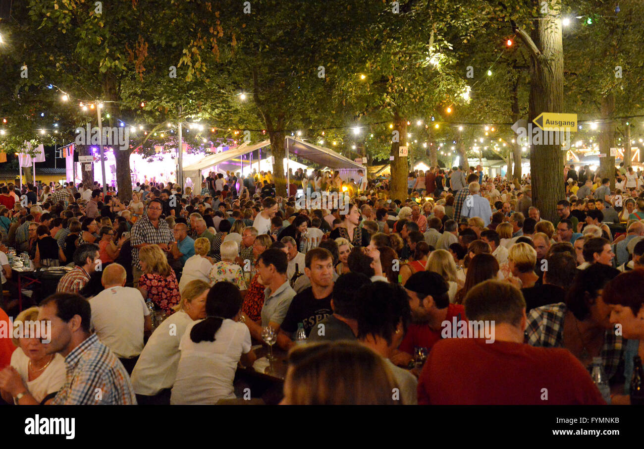 Besucher, Weinfest, Volkach, Bayern, Deutschland Stock Photo - Alamy