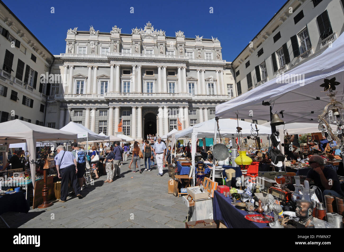 Genoa market hi-res stock photography and images - Alamy