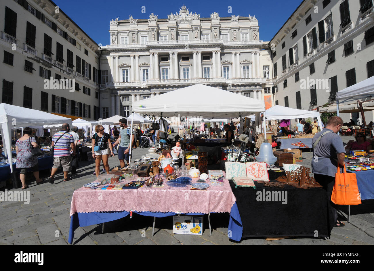 Genoa market hi-res stock photography and images - Alamy
