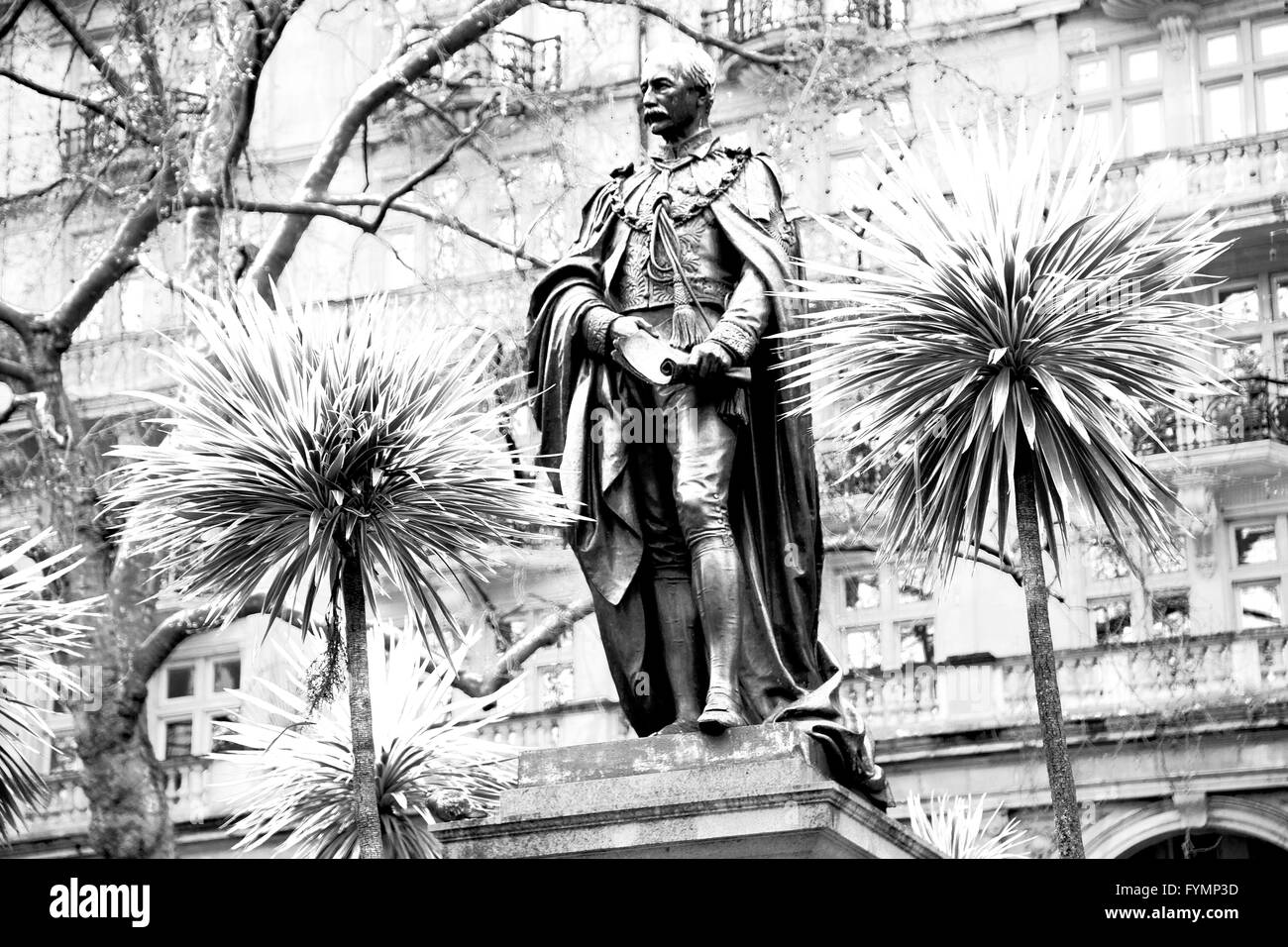 england historic marble and statue in old city of london Stock Photo ...