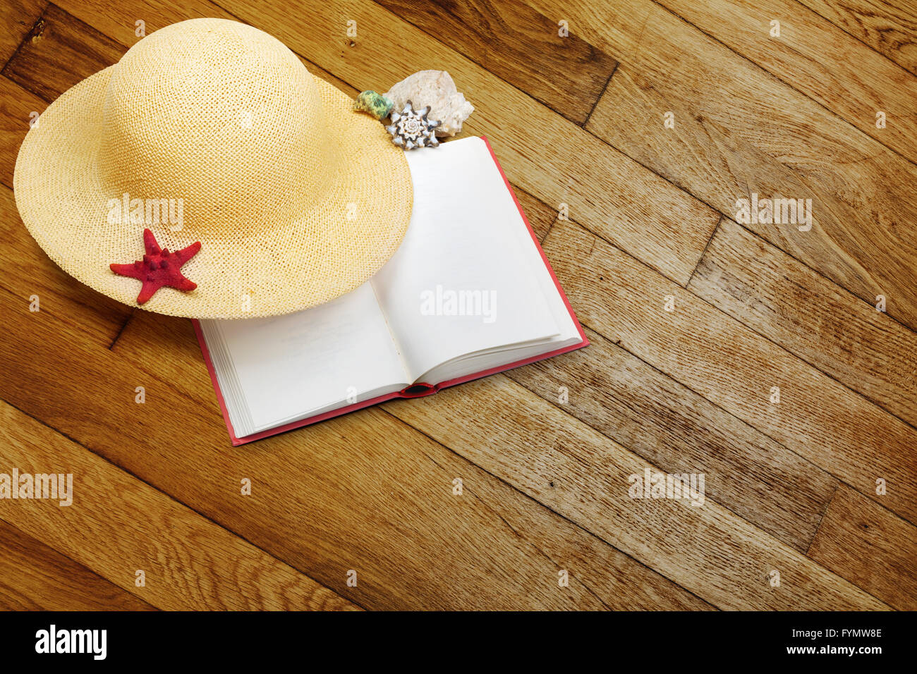 Cockle hat hi-res stock photography and images - Alamy