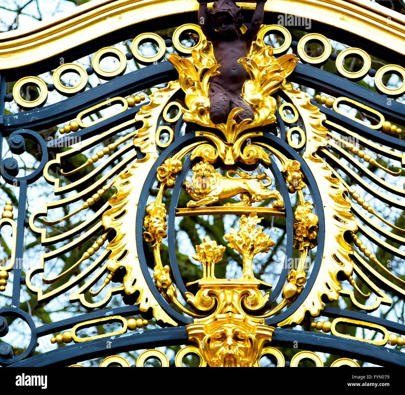 in london england the old metal gate royal palace Stock Photo - Alamy