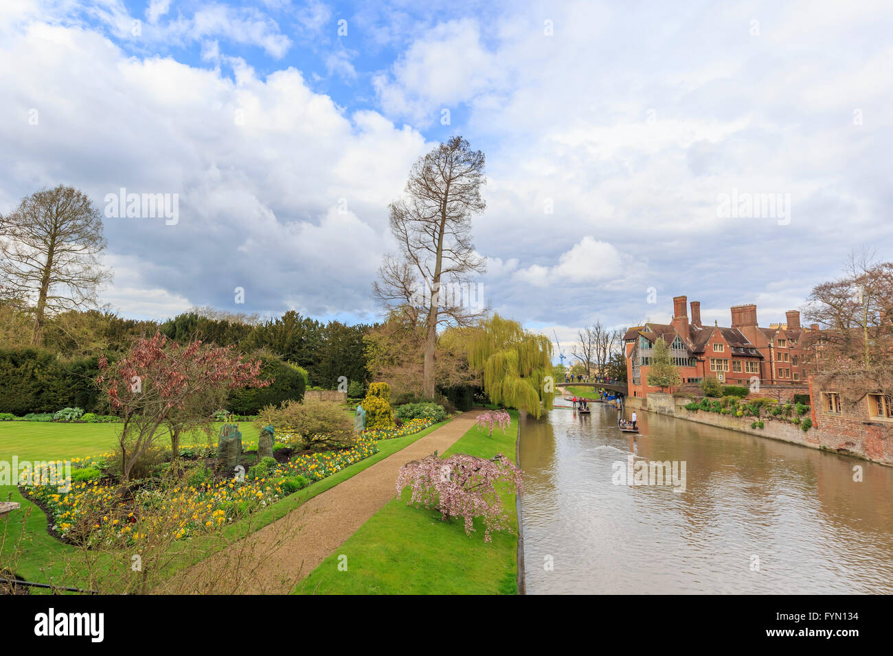 Beautiful places around the famous Clare College at Cambridge ...
